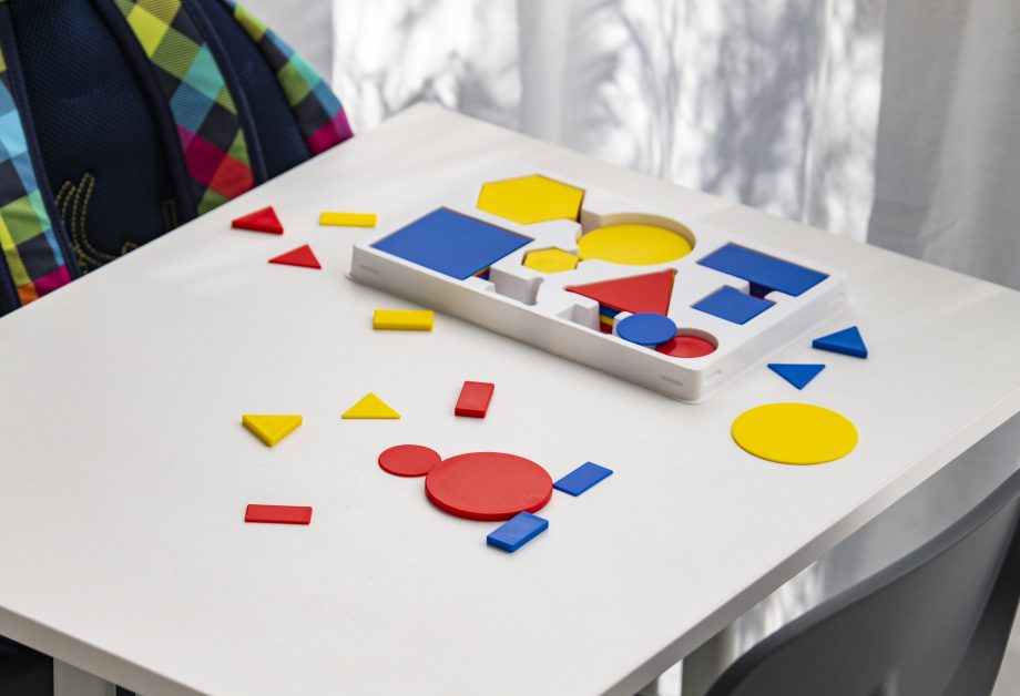 Forme geometrice din plastic • MaterialeDidactice.ro